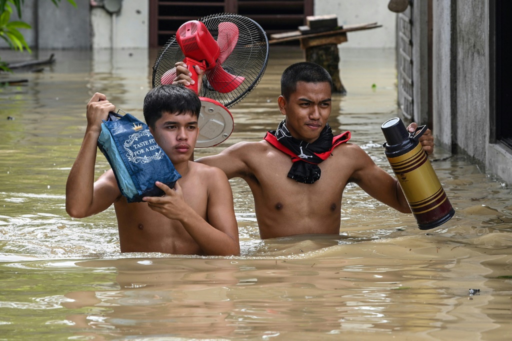 Five rescuers killed in typhoon in Philippines - JusticeNewsFlash.com Five rescuers killed in typhoon in Philippines - JusticeNewsFlash.com